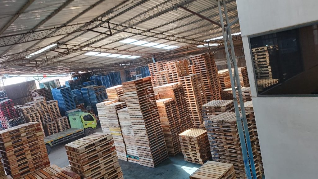 Pabrik pallet kayu standart export diKaw Pulau gadung